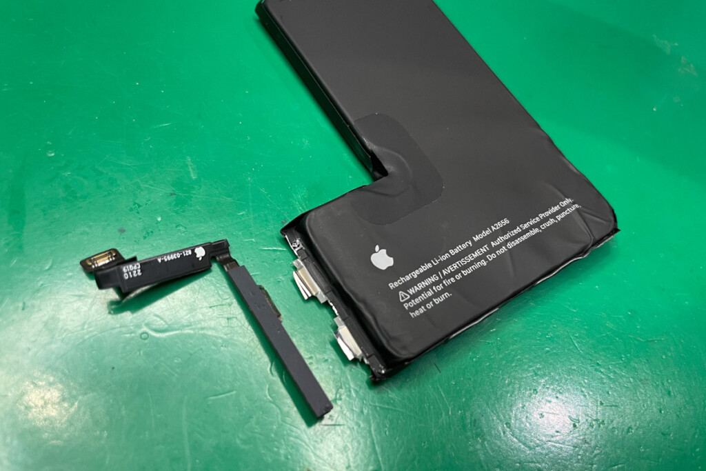 iPhone 15 Pro Max BMS交換後に100%表示バッテリー交換修理 – APPLEMAC スマホ／パソコン買取・修理・中古販売