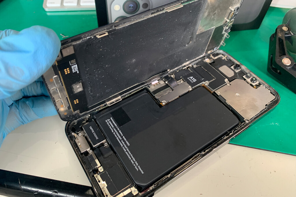 iPhone 13 Pro ディスプレイ画面割れ交換修理 33,000円 – APPLEMAC スマホ／パソコン買取・修理・中古販売